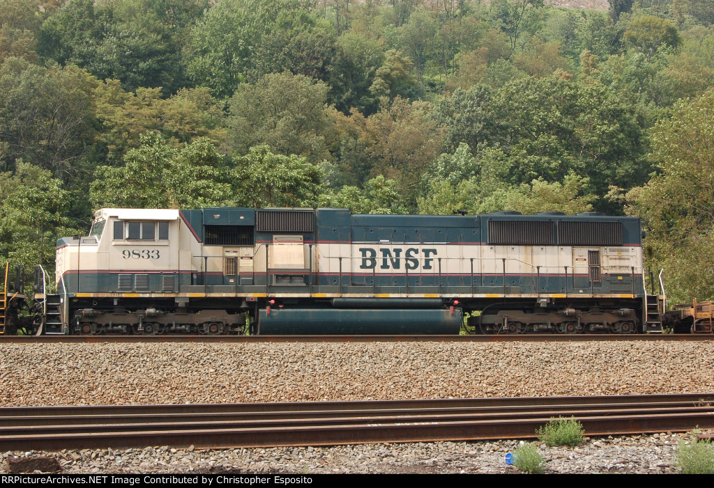 BNSF SD70MAC 9833 on 21E